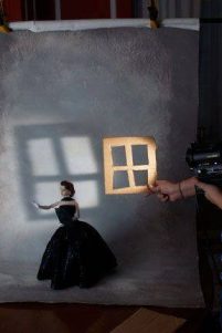 These Behind-The-Scenes Photos Show How Photographers Use Lighting To ...