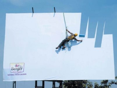 28 Epic Outdoor Ads That Made The Whole City Say “Damn, That’s Clever”