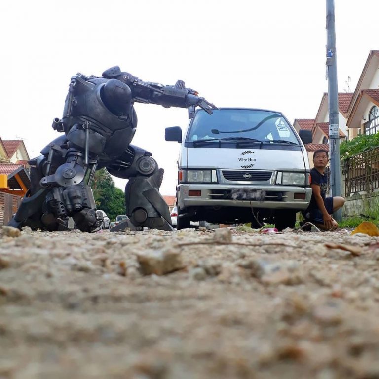 This Guy Uses Forced Perspective To Capture Awesome Photos With Toy ...